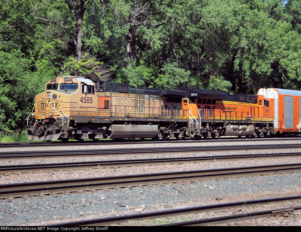 BNSF 4585